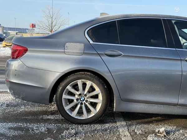 Grey BMW 525 2011 in Vilnius, with an engine capacity of 2.99 L and mileage of 300 thousand km for 7800 €, photo 7 on AUTOMOTO.COM.LV