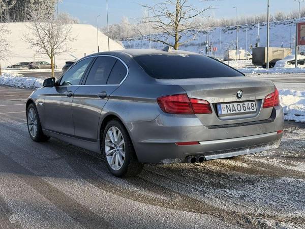 Pelēks BMW 525 2011 Viļņa, ar dzinēja tilpumu 2.99 L un nobraukumu 300 tūkst. km par 7800 €, foto 11 vietnē AUTOMOTO.COM.LV