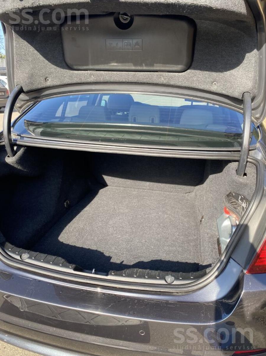 Pelēks BMW 525 2011 Rīga, ar dzinēja tilpumu 2.90 L un nobraukumu 292 tūkst. km par 7000 €, foto 12 vietnē AUTOMOTO.COM.LV