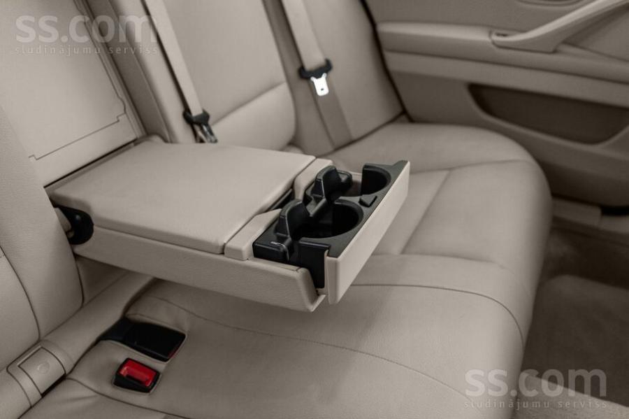 Grey BMW 525 2011 in Riga, with an engine capacity of 2.00 L and mileage of 289 thousand km for 9250 €, photo 13 on AUTOMOTO.COM.LV