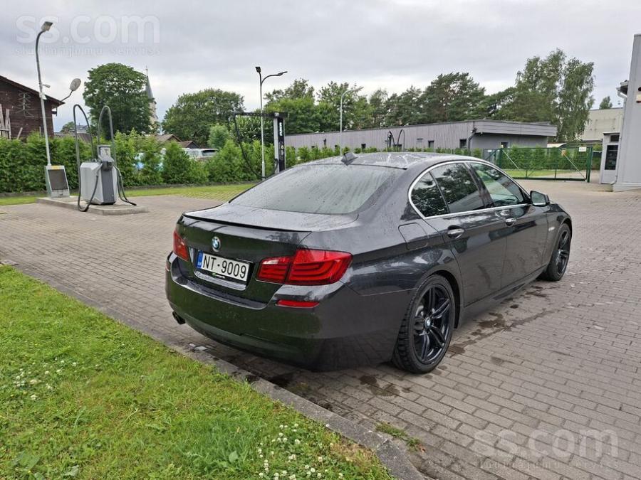 Grey BMW 525 2011 in Jurmala, with an engine capacity of 3.00 L and mileage of 203 thousand km for 12500 €, photo 5 on AUTOMOTO.COM.LV