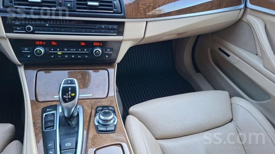 Grey BMW 525 2011 in Jurmala, with an engine capacity of 3.00 L and mileage of 203 thousand km for 12500 €, photo 9 on AUTOMOTO.COM.LV