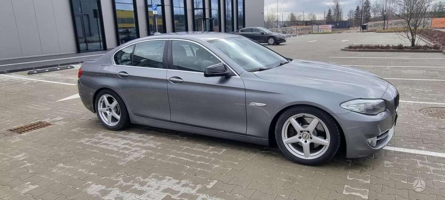 Grey BMW 525 2011 in Vilnius, with an engine capacity of 2.99 L and mileage of 247 thousand km for 7600 €, photo 5 on AUTOMOTO.COM.LV