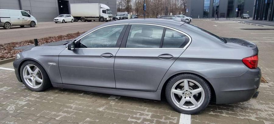 Grey BMW 525 2011 in Vilnius, with an engine capacity of 2.99 L and mileage of 247 thousand km for 7600 €, photo 9 on AUTOMOTO.COM.LV
