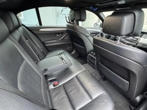 Pelēks BMW 525 2011 Rīga, ar dzinēja tilpumu 3.00 L un nobraukumu 240 tūkst. km par 13000 €, foto 8 vietnē AUTOMOTO.COM.LV