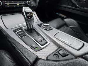 Pelēks BMW 525 2011 Rīga, ar dzinēja tilpumu 3.00 L un nobraukumu 240 tūkst. km par 13000 €, foto 12 vietnē AUTOMOTO.COM.LV