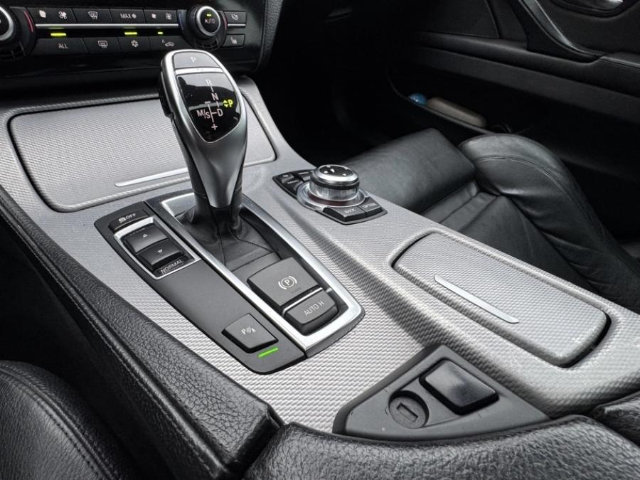 Pelēks BMW 525 2011 Rīga, ar dzinēja tilpumu 3.00 L un nobraukumu 240 tūkst. km par 13000 €, foto 12 vietnē AUTOMOTO.COM.LV