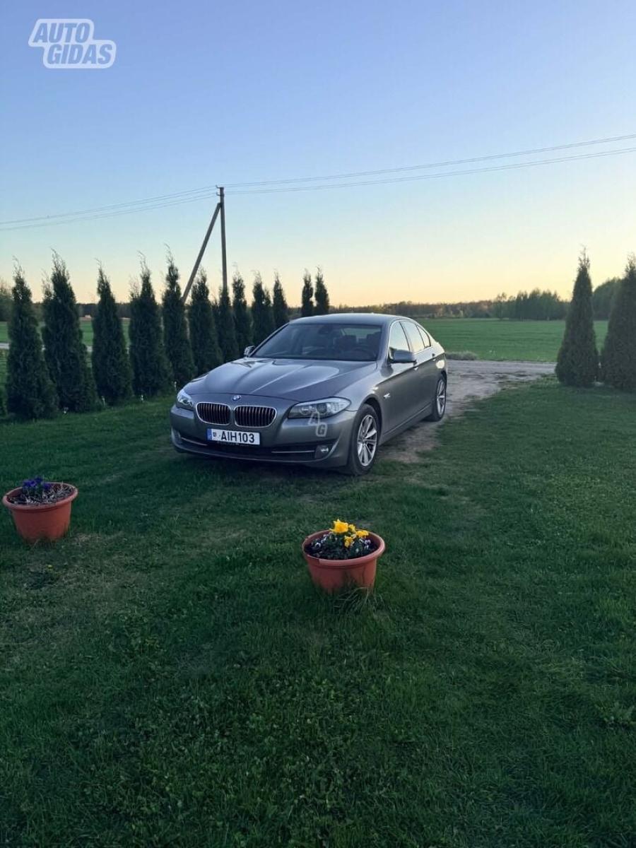 Grey BMW 525 2011 in Kaunas, with an engine capacity of 2.50 L and mileage of 333 thousand km for 5950 €, photo 1 on AUTOMOTO.COM.LV