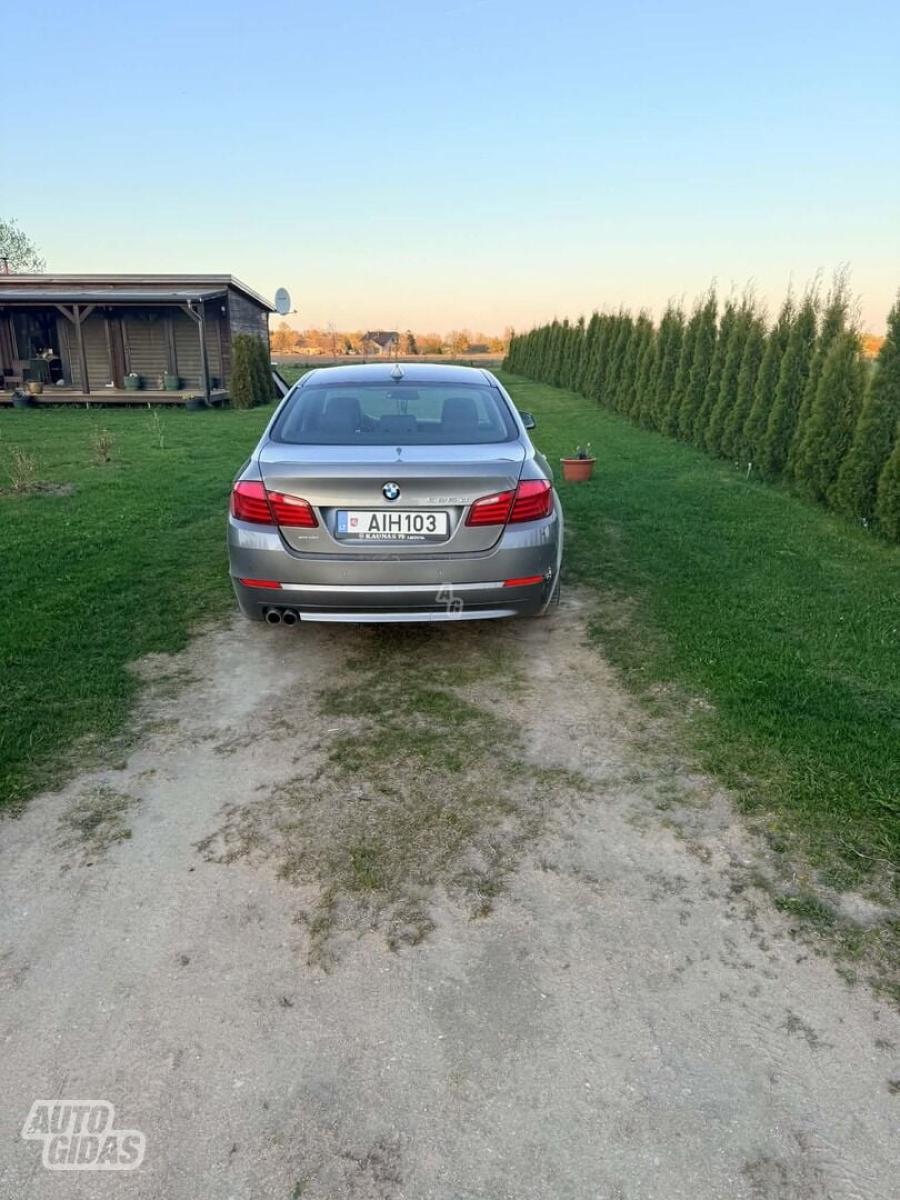 Grey BMW 525 2011 in Kaunas, with an engine capacity of 2.50 L and mileage of 333 thousand km for 5950 €, photo 7 on AUTOMOTO.COM.LV