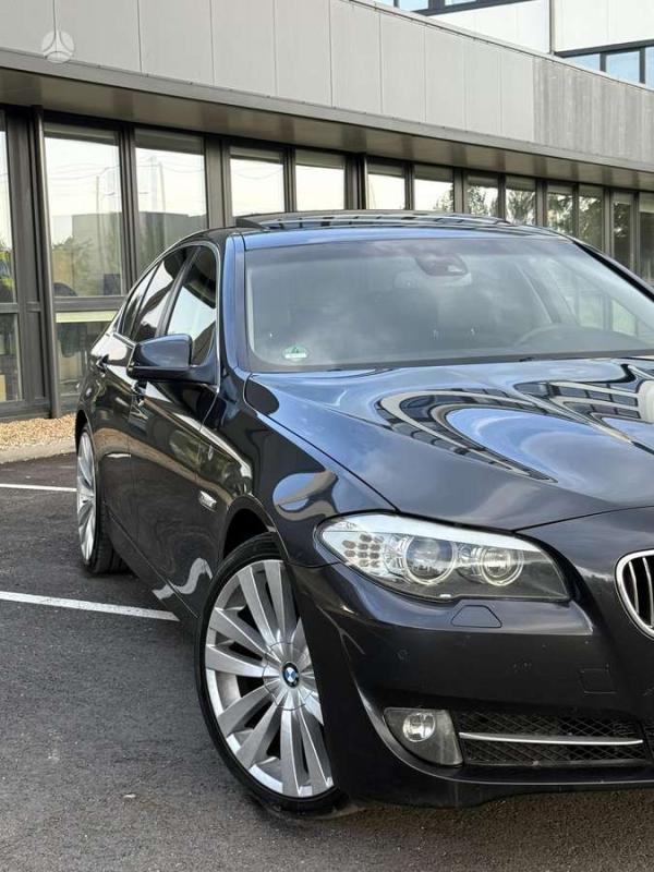 Grey BMW 525 2011 in Kaunas, with an engine capacity of 2.99 L and mileage of 274 thousand km for 7500 €, photo 6 on AUTOMOTO.COM.LV