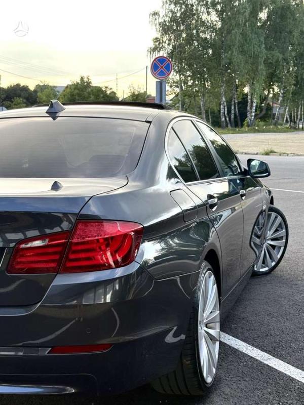 Grey BMW 525 2011 in Kaunas, with an engine capacity of 2.99 L and mileage of 274 thousand km for 7500 €, photo 9 on AUTOMOTO.COM.LV