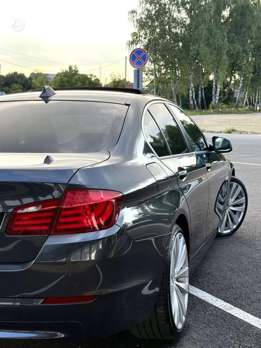 Grey BMW 525 2011 in Kaunas, with an engine capacity of 2.99 L and mileage of 274 thousand km for 7500 €, photo 10 on AUTOMOTO.COM.LV