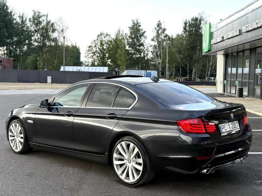 Grey BMW 525 2011 in Kaunas, with an engine capacity of 2.99 L and mileage of 274 thousand km for 7500 €, photo 11 on AUTOMOTO.COM.LV