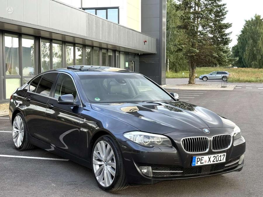 Grey BMW 525 2011 in Kaunas, with an engine capacity of 2.99 L and mileage of 274 thousand km for 7500 €, photo 12 on AUTOMOTO.COM.LV