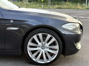 Grey BMW 525 2011 in Kaunas, with an engine capacity of 2.99 L and mileage of 274 thousand km for 7500 €, photo 14 on AUTOMOTO.COM.LV