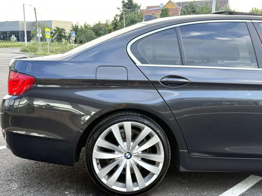 Grey BMW 525 2011 in Kaunas, with an engine capacity of 2.99 L and mileage of 274 thousand km for 7500 €, photo 15 on AUTOMOTO.COM.LV