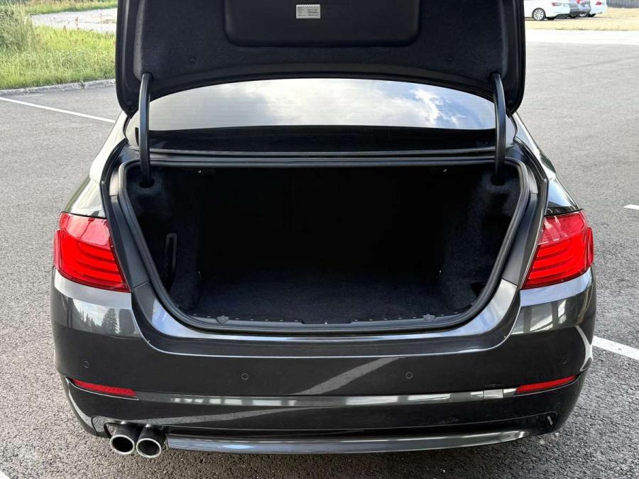 Grey BMW 525 2011 in Kaunas, with an engine capacity of 2.99 L and mileage of 274 thousand km for 7500 €, photo 39 on AUTOMOTO.COM.LV
