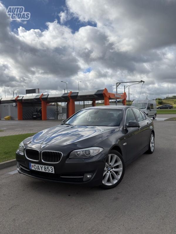 Pelēks BMW 525 2011 Viļņa, ar dzinēja tilpumu 3.00 L un nobraukumu 262 tūkst. km par 6800 €, foto 1 vietnē AUTOMOTO.COM.LV