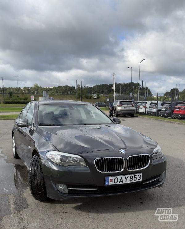 Pelēks BMW 525 2011 Viļņa, ar dzinēja tilpumu 3.00 L un nobraukumu 262 tūkst. km par 6800 €, foto 3 vietnē AUTOMOTO.COM.LV