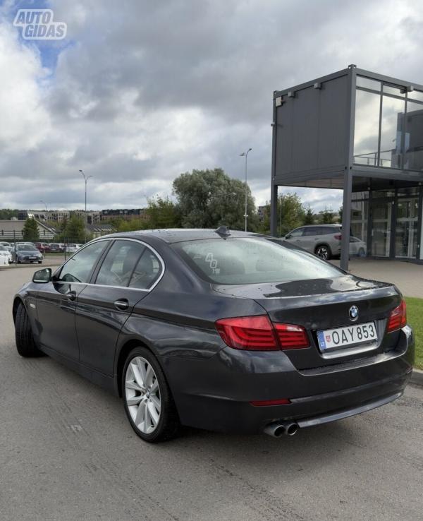 Pelēks BMW 525 2011 Viļņa, ar dzinēja tilpumu 3.00 L un nobraukumu 262 tūkst. km par 6800 €, foto 4 vietnē AUTOMOTO.COM.LV