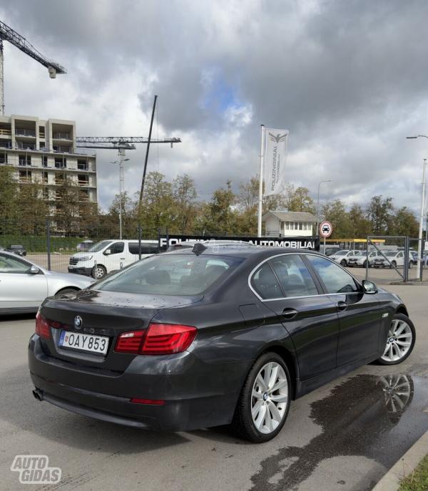 Pelēks BMW 525 2011 Viļņa, ar dzinēja tilpumu 3.00 L un nobraukumu 262 tūkst. km par 6800 €, foto 5 vietnē AUTOMOTO.COM.LV