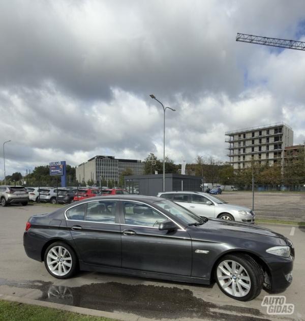 Pelēks BMW 525 2011 Viļņa, ar dzinēja tilpumu 3.00 L un nobraukumu 262 tūkst. km par 6800 €, foto 6 vietnē AUTOMOTO.COM.LV