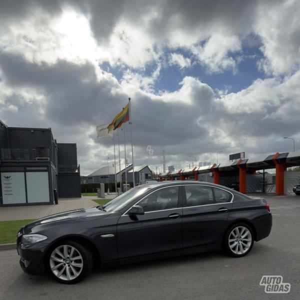 Pelēks BMW 525 2011 Viļņa, ar dzinēja tilpumu 3.00 L un nobraukumu 262 tūkst. km par 6800 €, foto 7 vietnē AUTOMOTO.COM.LV