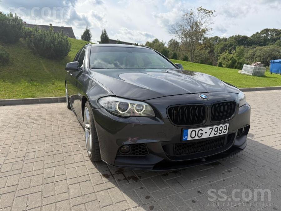 Grey BMW 525 2011 in Rezekne, with an engine capacity of 3.00 L and mileage of 376 thousand km for 10500 €, photo 3 on AUTOMOTO.COM.LV