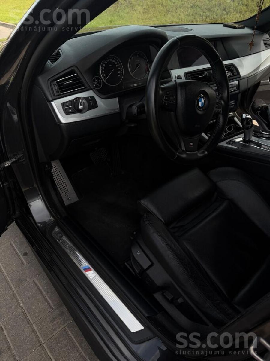 Grey BMW 525 2011 in Rezekne, with an engine capacity of 3.00 L and mileage of 376 thousand km for 10500 €, photo 16 on AUTOMOTO.COM.LV