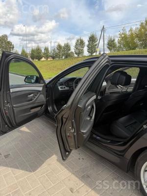 Grey BMW 525 2011 in Rezekne, with an engine capacity of 3.00 L and mileage of 376 thousand km for 10500 €, photo 17 on AUTOMOTO.COM.LV