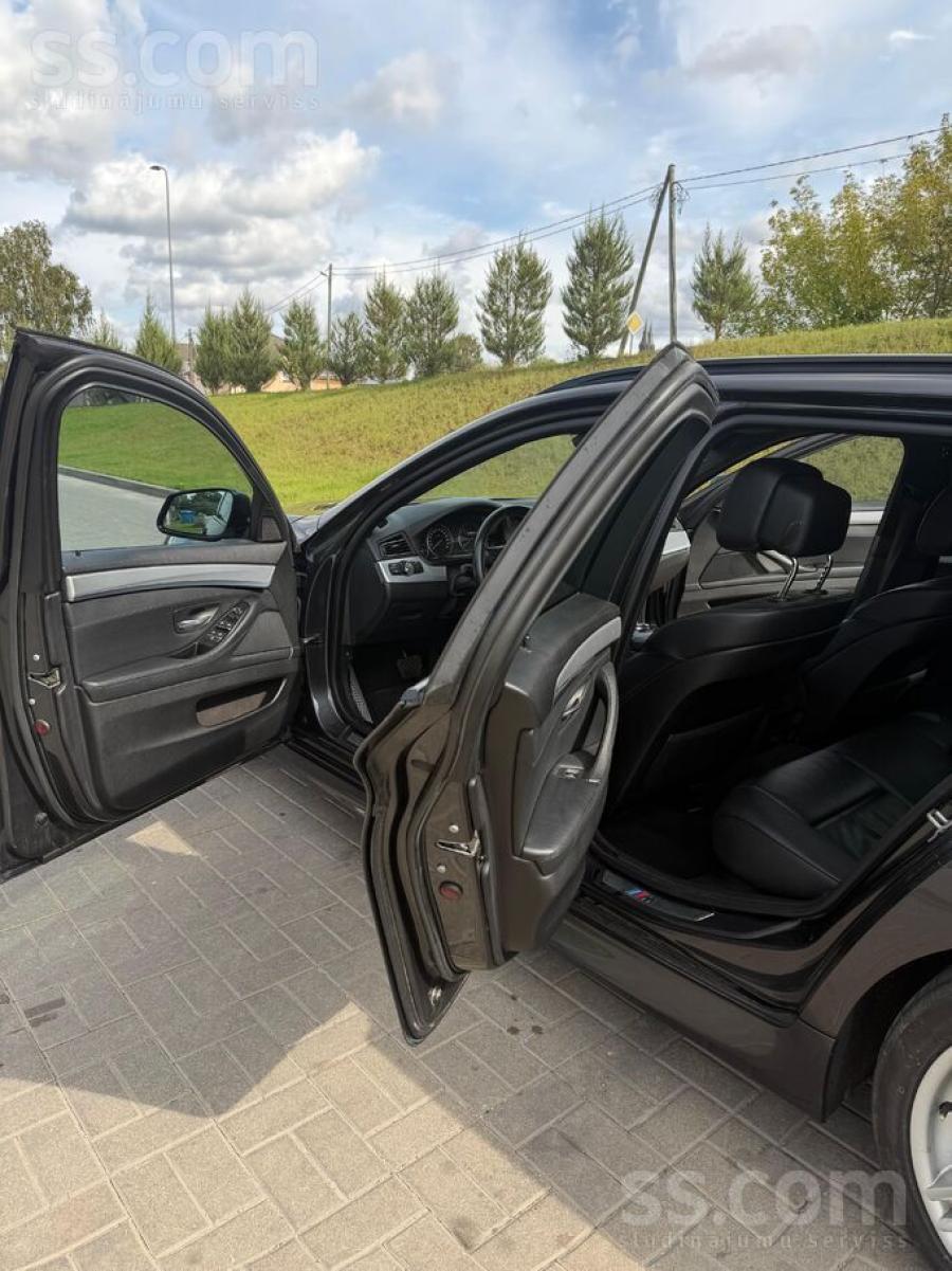 Grey BMW 525 2011 in Rezekne, with an engine capacity of 3.00 L and mileage of 376 thousand km for 10500 €, photo 17 on AUTOMOTO.COM.LV