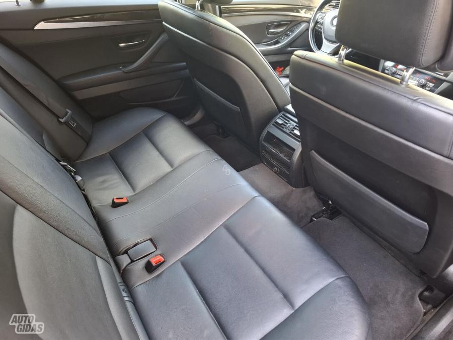 Grey BMW 525 2011 in Silute, with an engine capacity of 3.00 L and mileage of 279 thousand km for 7000 €, photo 9 on AUTOMOTO.COM.LV