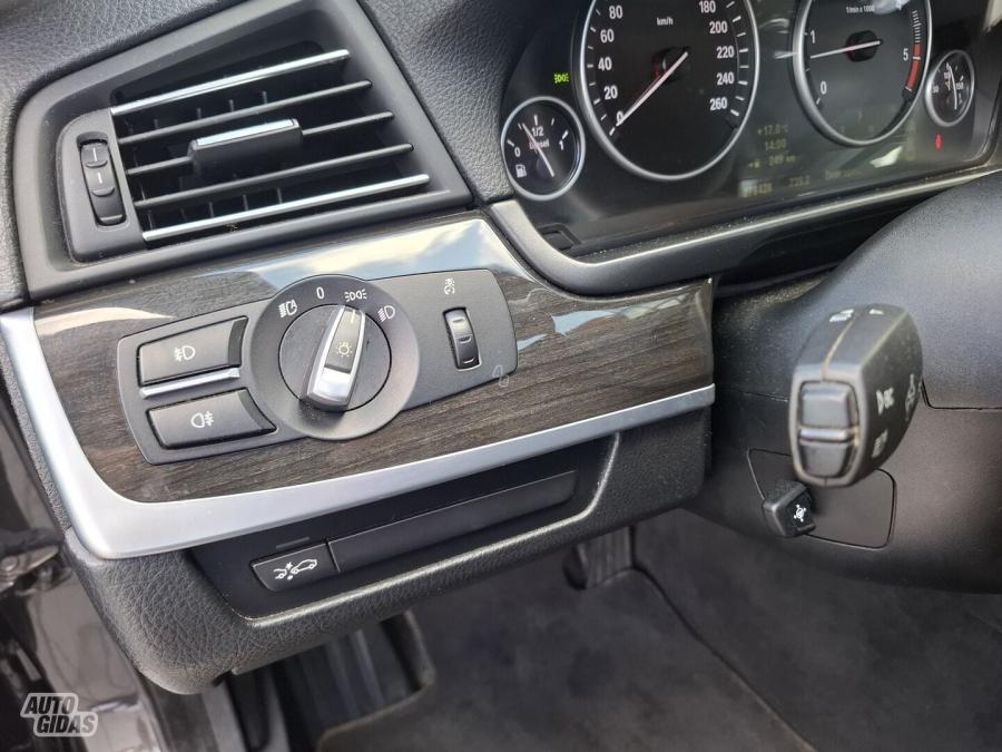 Grey BMW 525 2011 in Silute, with an engine capacity of 3.00 L and mileage of 279 thousand km for 7000 €, photo 13 on AUTOMOTO.COM.LV