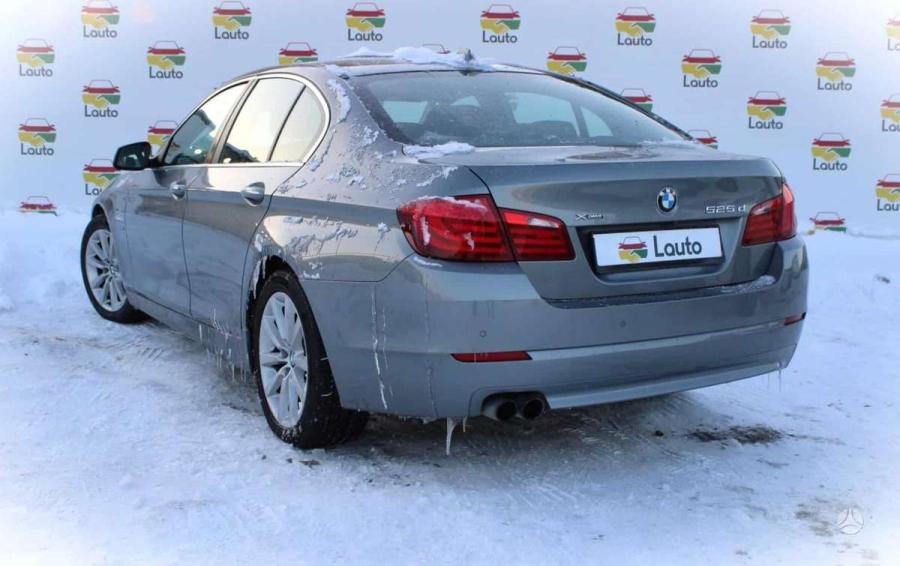 Grey BMW 525 2012 in Vilnius, with an engine capacity of 2.00 L and mileage of 304 thousand km for 8990 €, photo 3 on AUTOMOTO.COM.LV