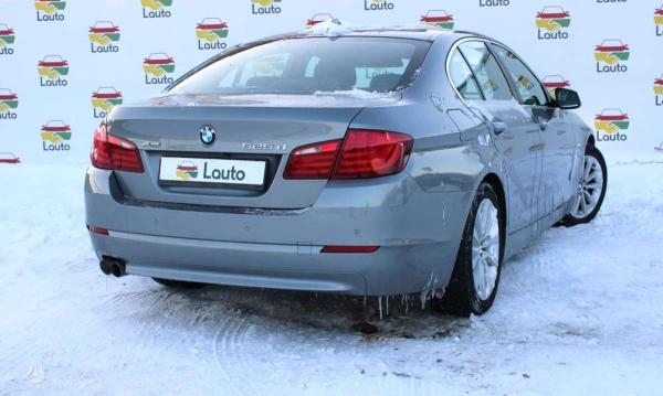 Grey BMW 525 2012 in Vilnius, with an engine capacity of 2.00 L and mileage of 304 thousand km for 8990 €, photo 4 on AUTOMOTO.COM.LV
