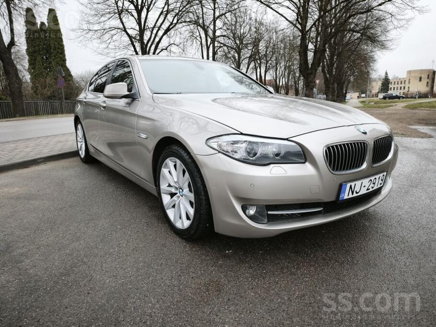 Grey BMW 525 2012 in Cesis, with an engine capacity of 2.00 L and mileage of 334 thousand km for 10900 €, photo 4 on AUTOMOTO.COM.LV
