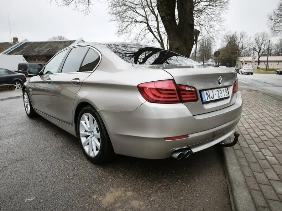 Pelēks BMW 525 2012 Cēsis, ar dzinēja tilpumu 2.00 L un nobraukumu 334 tūkst. km par 10900 €, foto 8 vietnē AUTOMOTO.COM.LV