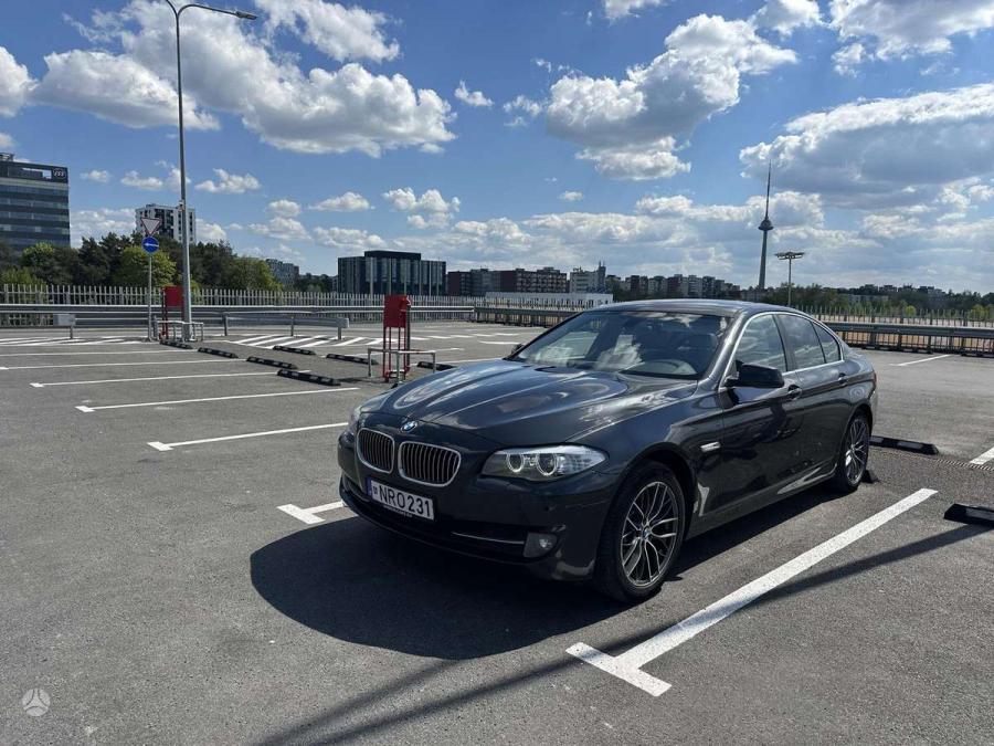 Pelēks BMW 525 2012 Viļņa, ar dzinēja tilpumu 2.00 L un nobraukumu 266 tūkst. km par 8300 €, foto 1 vietnē AUTOMOTO.COM.LV