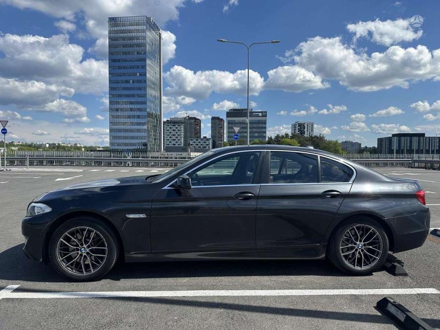 Pelēks BMW 525 2012 Viļņa, ar dzinēja tilpumu 2.00 L un nobraukumu 266 tūkst. km par 8300 €, foto 4 vietnē AUTOMOTO.COM.LV