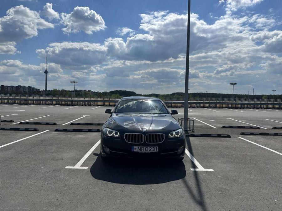 Pelēks BMW 525 2012 Viļņa, ar dzinēja tilpumu 2.00 L un nobraukumu 266 tūkst. km par 8300 €, foto 5 vietnē AUTOMOTO.COM.LV