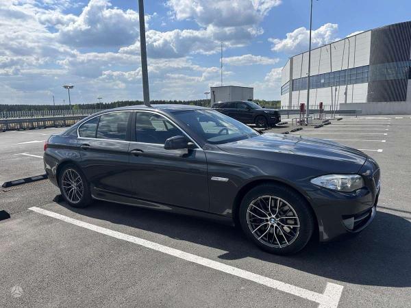 Grey BMW 525 2012 in Vilnius, with an engine capacity of 2.00 L and mileage of 266 thousand km for 8300 €, photo 6 on AUTOMOTO.COM.LV