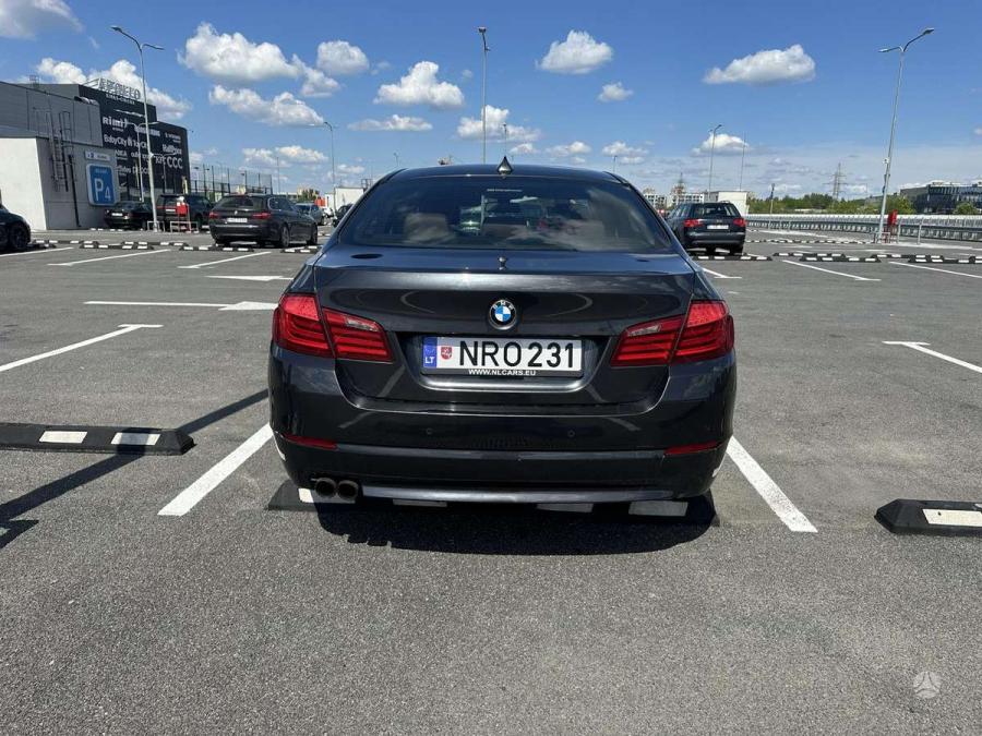 Pelēks BMW 525 2012 Viļņa, ar dzinēja tilpumu 2.00 L un nobraukumu 266 tūkst. km par 8300 €, foto 10 vietnē AUTOMOTO.COM.LV