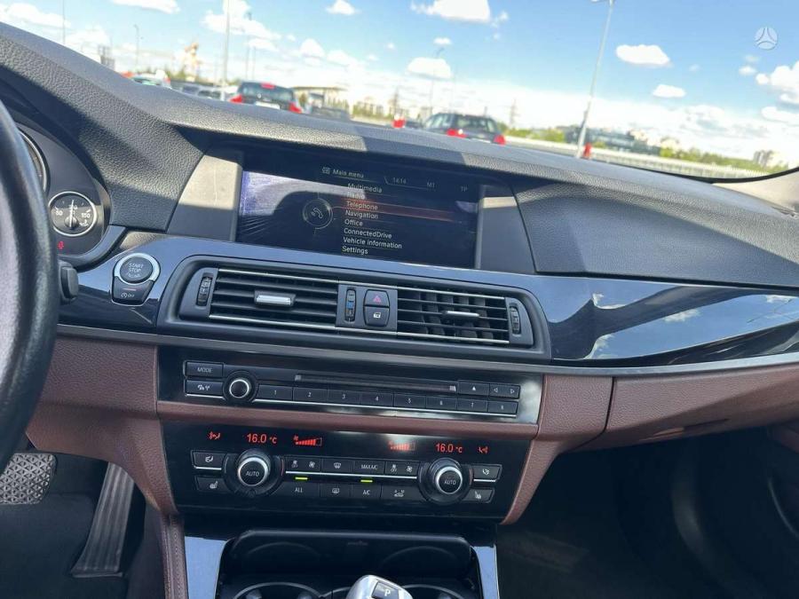 Pelēks BMW 525 2012 Viļņa, ar dzinēja tilpumu 2.00 L un nobraukumu 266 tūkst. km par 8300 €, foto 17 vietnē AUTOMOTO.COM.LV
