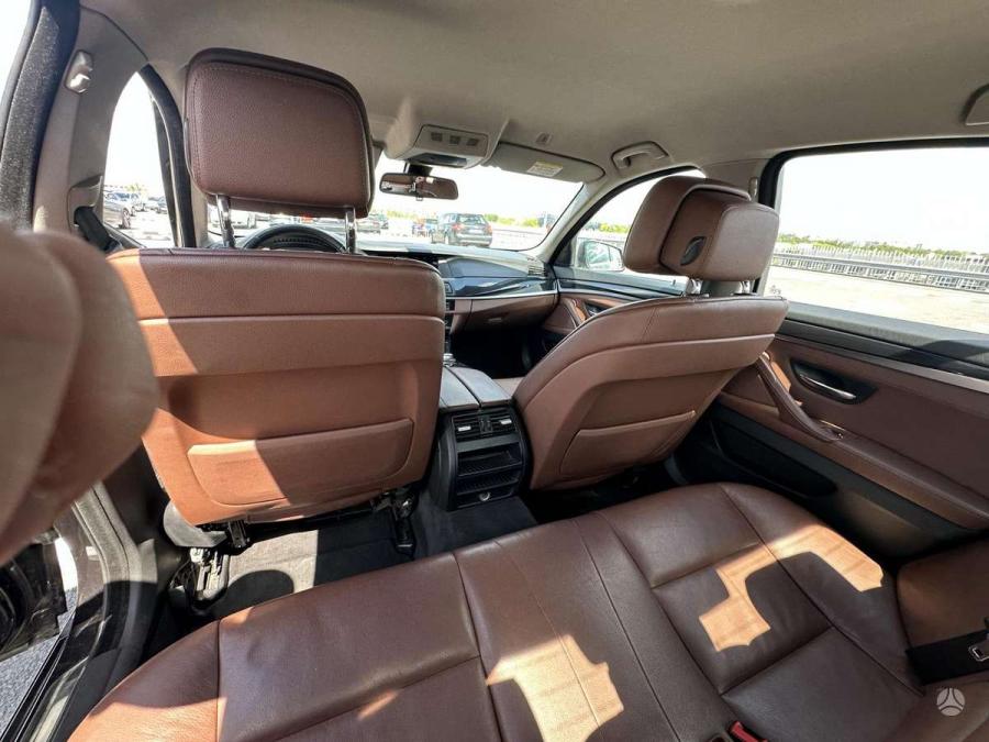 Pelēks BMW 525 2012 Viļņa, ar dzinēja tilpumu 2.00 L un nobraukumu 266 tūkst. km par 8300 €, foto 19 vietnē AUTOMOTO.COM.LV