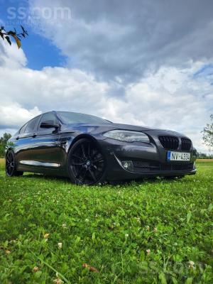 Grey BMW 525 2013 in Bauska, with an engine capacity of 2.00 L and mileage of 335 thousand km for 10500 €, photo 10 on AUTOMOTO.COM.LV