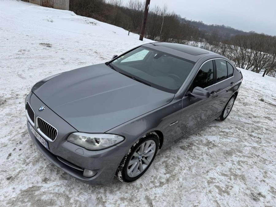 Grey BMW 525 2013 in Taurage, with an engine capacity of 2.00 L and mileage of 299 thousand km for 9500 €, photo 2 on AUTOMOTO.COM.LV
