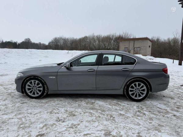Grey BMW 525 2013 in Taurage, with an engine capacity of 2.00 L and mileage of 299 thousand km for 9500 €, photo 4 on AUTOMOTO.COM.LV