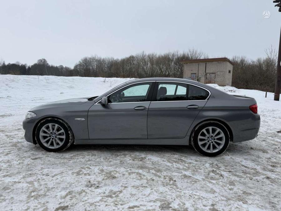 Grey BMW 525 2013 in Taurage, with an engine capacity of 2.00 L and mileage of 299 thousand km for 9500 €, photo 4 on AUTOMOTO.COM.LV