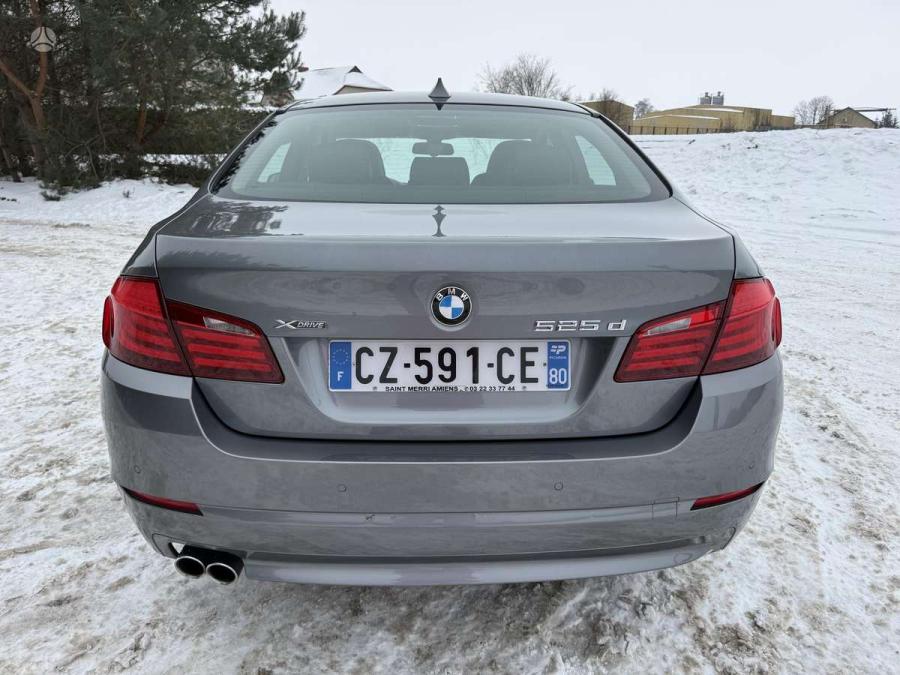Grey BMW 525 2013 in Taurage, with an engine capacity of 2.00 L and mileage of 299 thousand km for 9500 €, photo 6 on AUTOMOTO.COM.LV