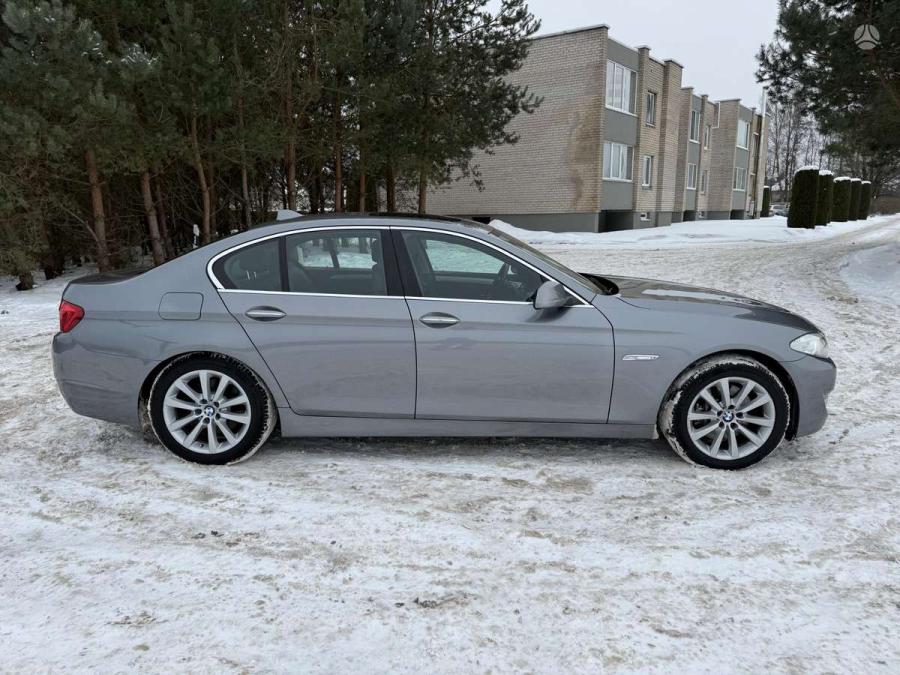Grey BMW 525 2013 in Taurage, with an engine capacity of 2.00 L and mileage of 299 thousand km for 9500 €, photo 10 on AUTOMOTO.COM.LV